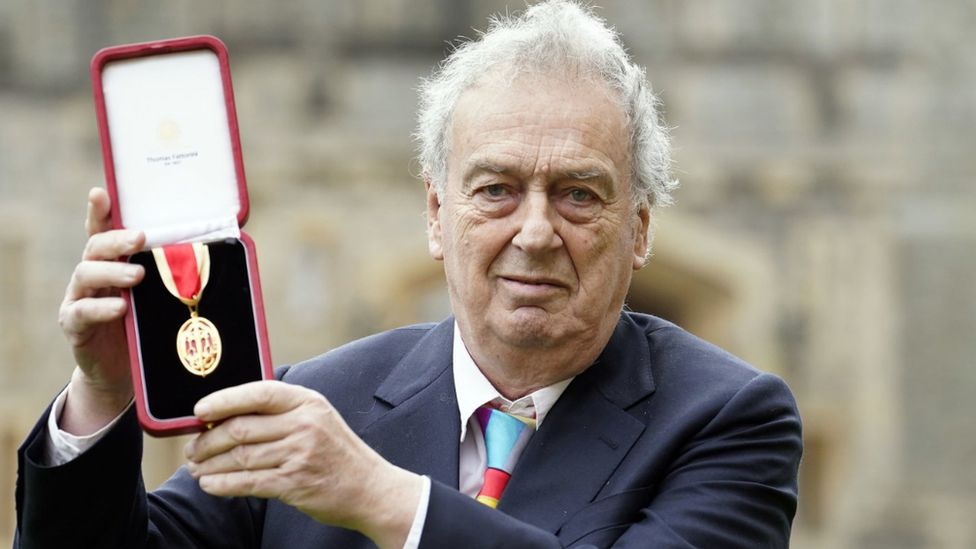 Film director Stephen Frears receives knighthood - BBC News