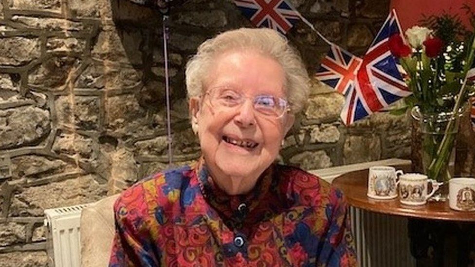 King Charles III: Welsh woman turns 100 on Coronation day - BBC News