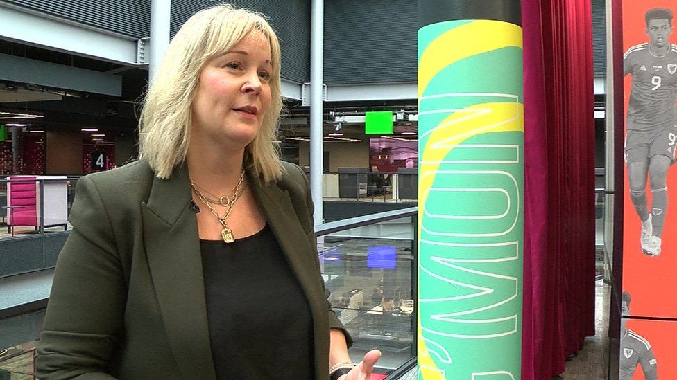 A fydd manteision i economi Cymru yn sgil Cwpan y Byd? - BBC Cymru Fyw