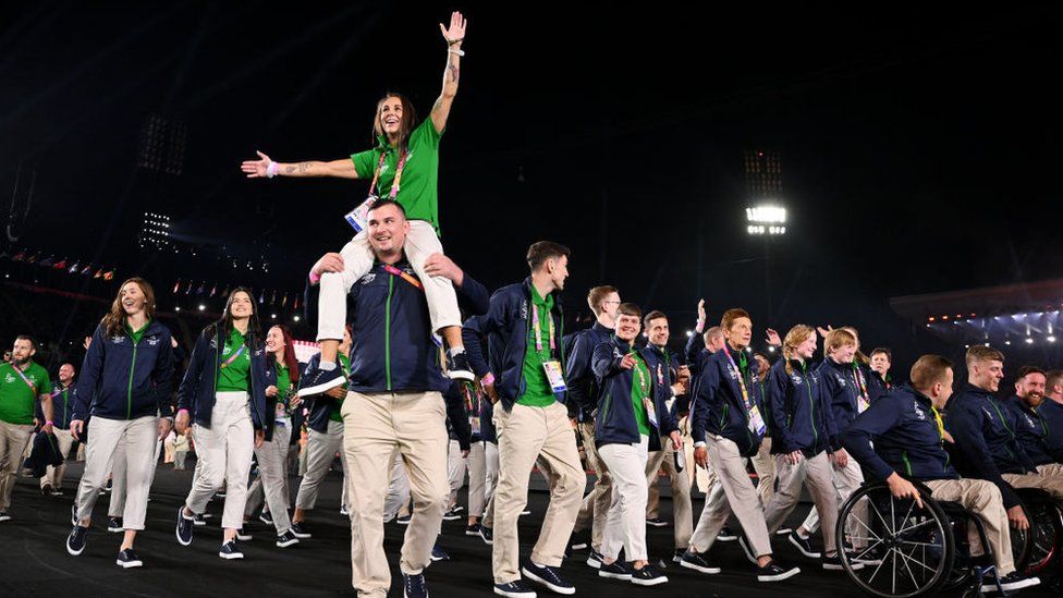 Commonwealth Games: Opening Ceremony kicks off with a bang - BBC Newsround