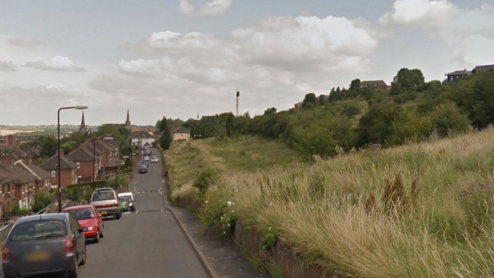 Canklow rape inquiry: Girl, 15, attacked in woodland - BBC News