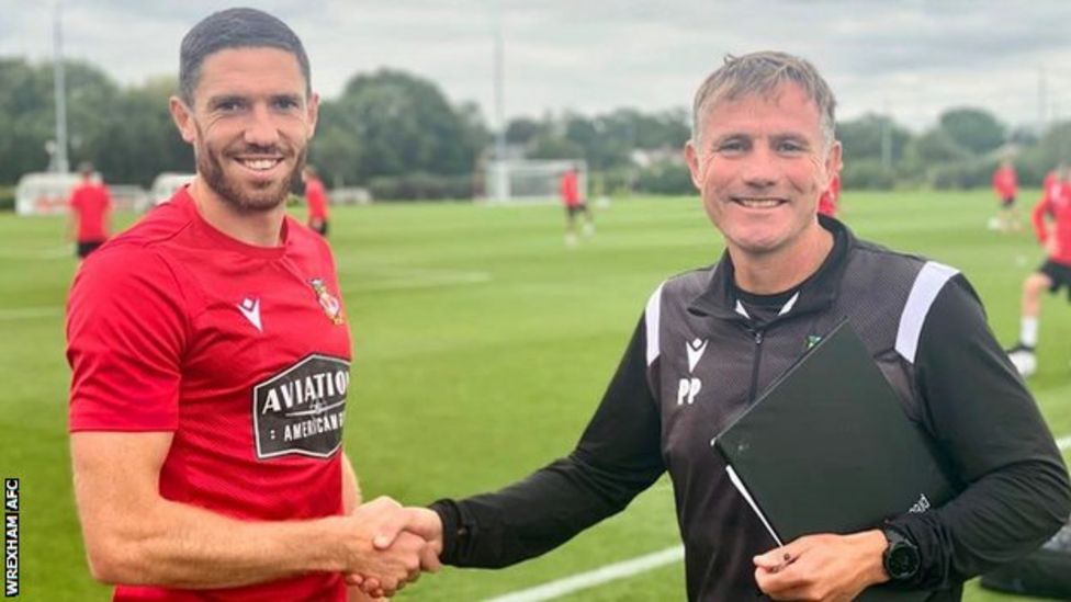 Ben Tozer: Ex-Cheltenham defender excited by Wrexham project - BBC Sport