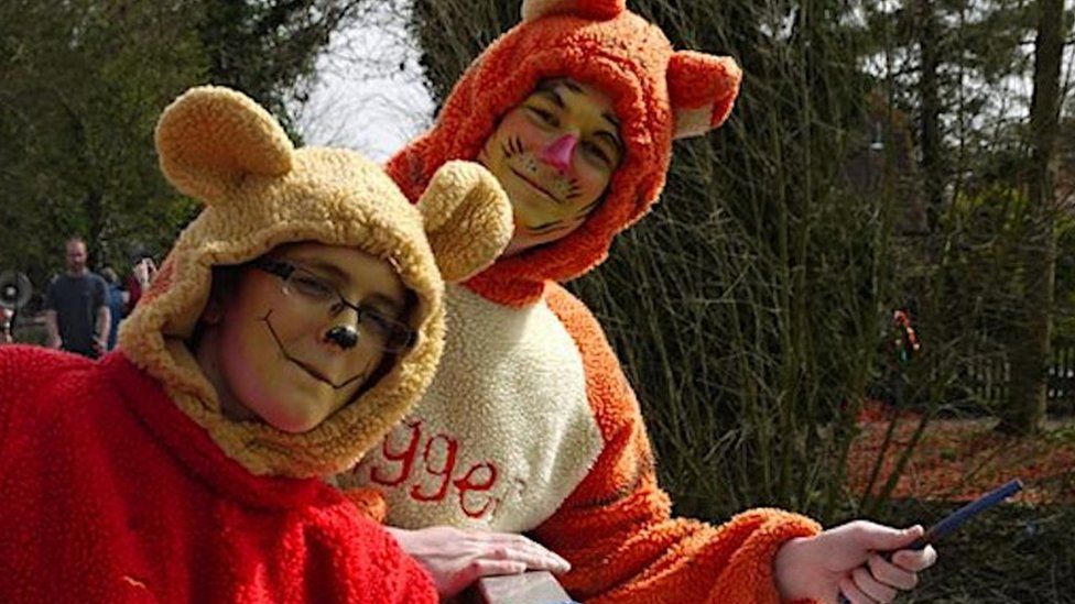 World Pooh Sticks Championships returns to Oxfordshire - BBC News
