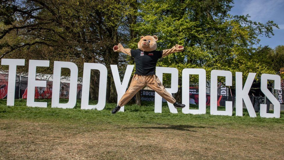 Feeder and Jake Bugg headline festival in memory of 10 year-old boy ...