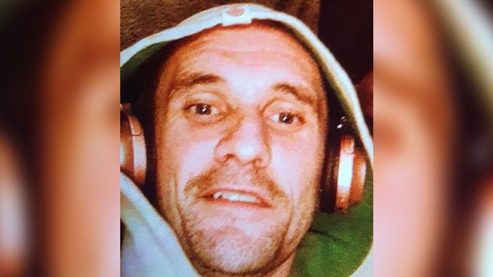 Ashley Walsh: Oldham missing man inquiry becomes murder probe - BBC News