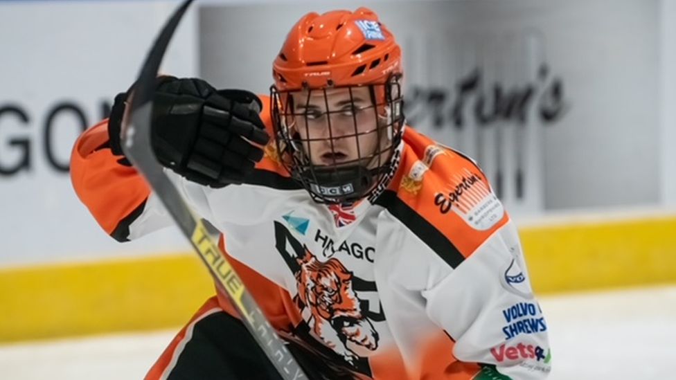 Telford: Young ice hockey player puts heart issues behind him - BBC News