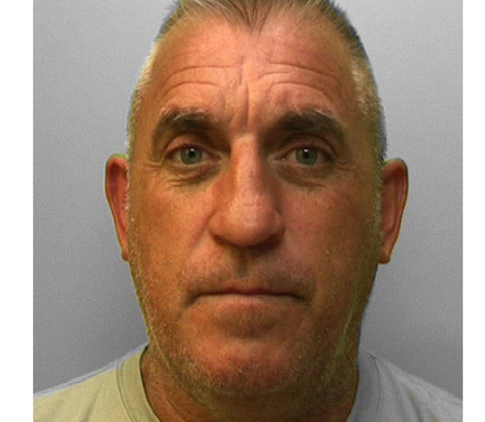 'Microwave row' lodger jailed for Worthing landlord murder - BBC News