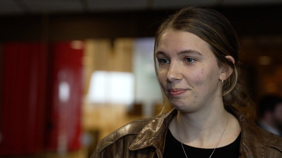 Nikki Haley makes her pitch to beat Trump - BBC News