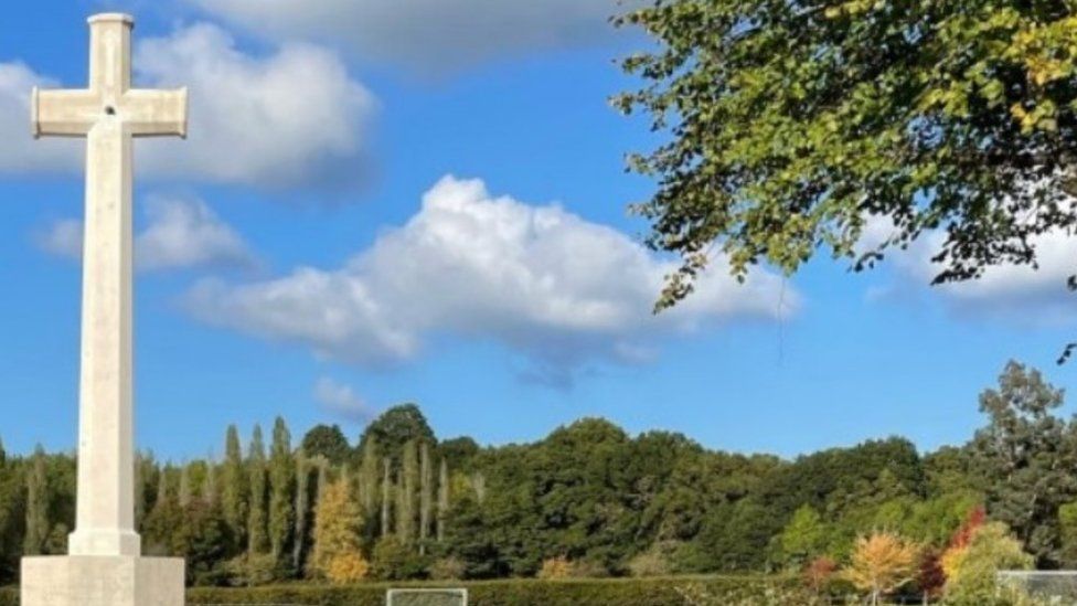 Call for soldiers to be added to Dymock war memorial - BBC News