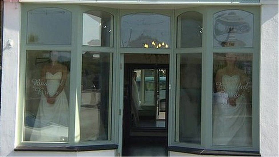 Bride-to-be wins £5,000 wedding shop window contest - BBC News