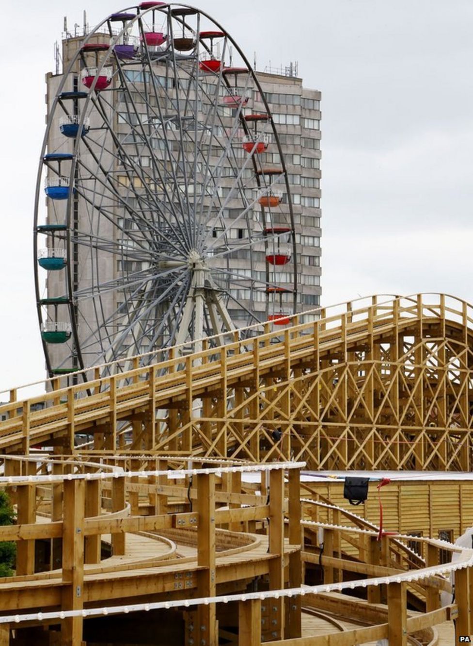 In pictures: Dreamland reopens after restoration - BBC News