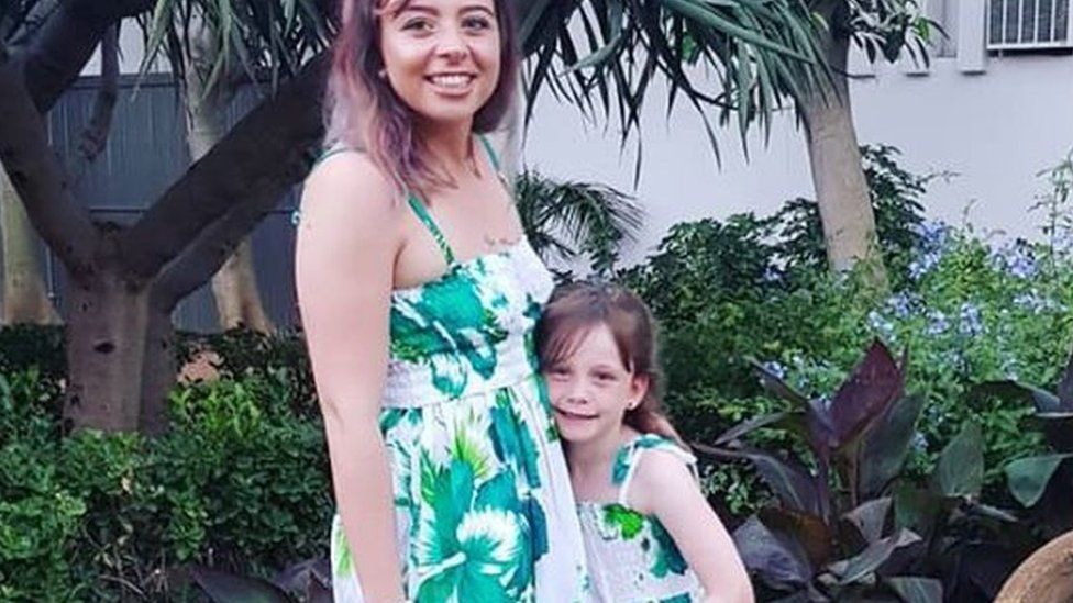 Tributes to 'little guardian angel' Freya who died at Dunkeld - BBC News