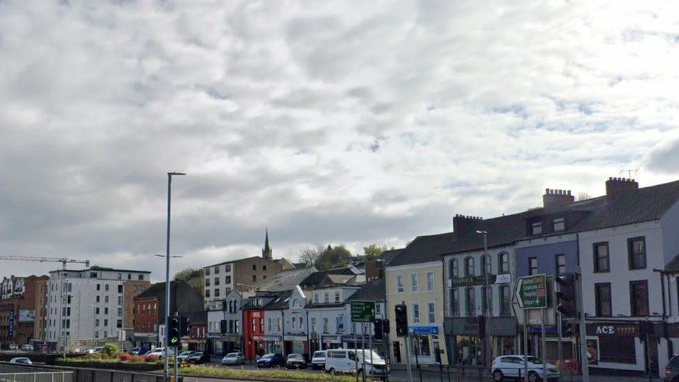Londonderry: Two men attacked with a hammer in Duke Street - BBC News