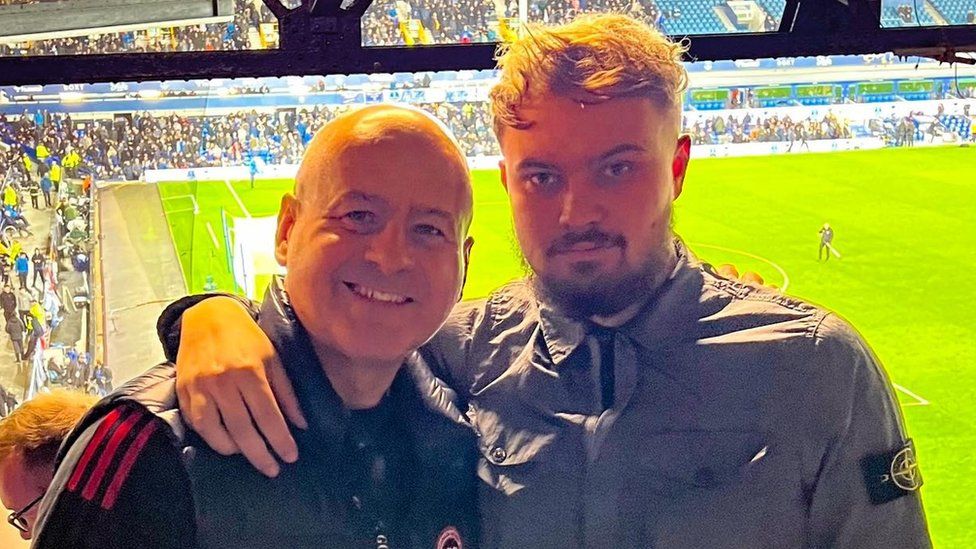 Cheshire dad's 'priceless' reminders of dead son stolen - BBC News