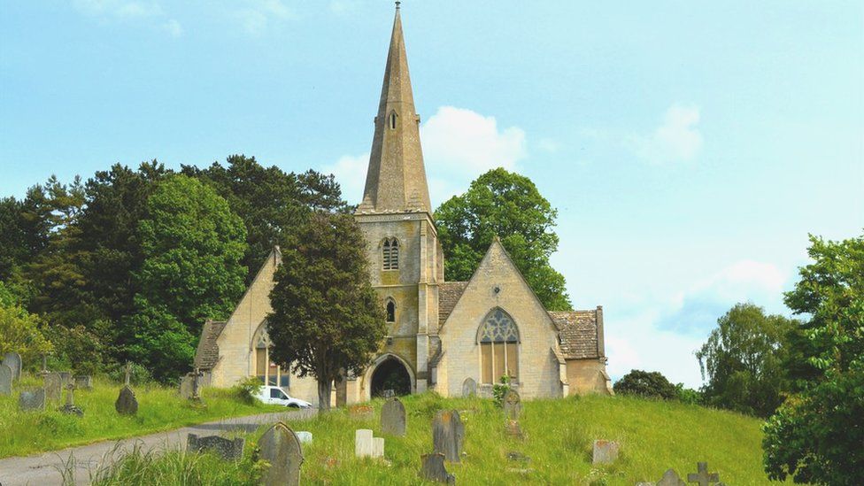 Cemetery chapel may become 'quirky' Stroud holiday let - BBC News