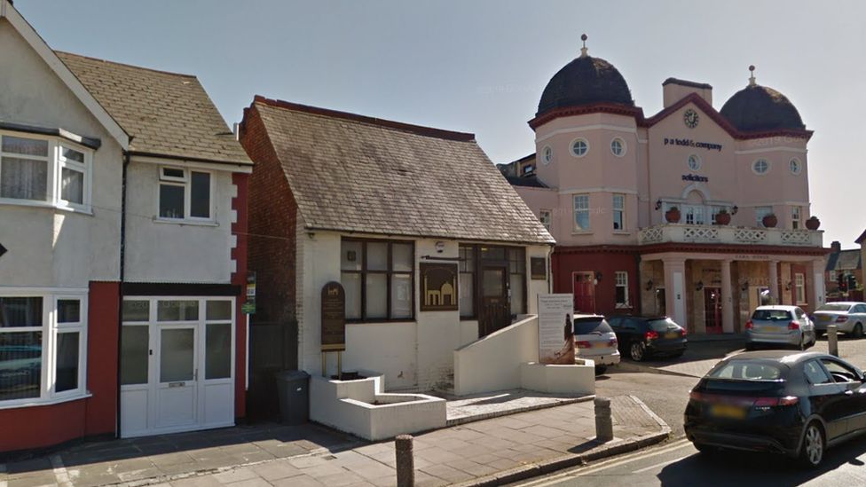 Leicester Islamic faith school told to stop separating girls and boys ...