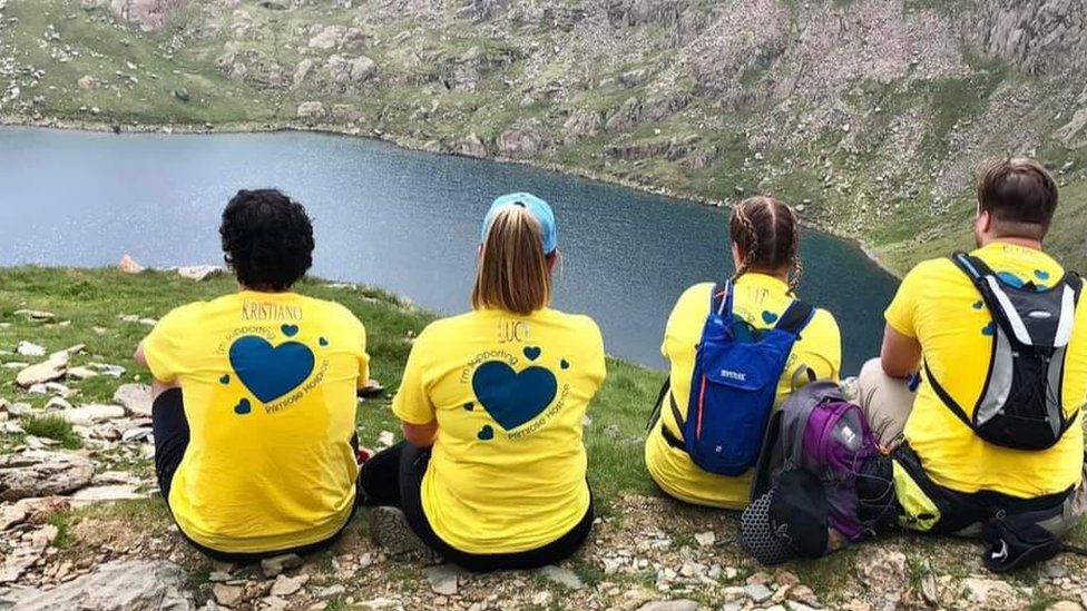 Redditch man in Snowdon trek after six-week Covid-19 coma - BBC News