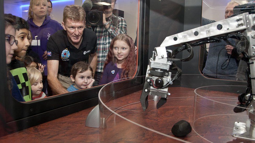 Astronaut Tim Peake opens Stevenage science centre - BBC News