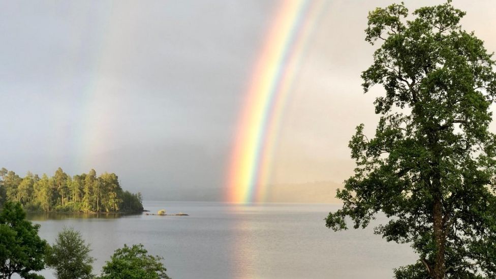 Double reflected rainbow photographed in Orkney - BBC News