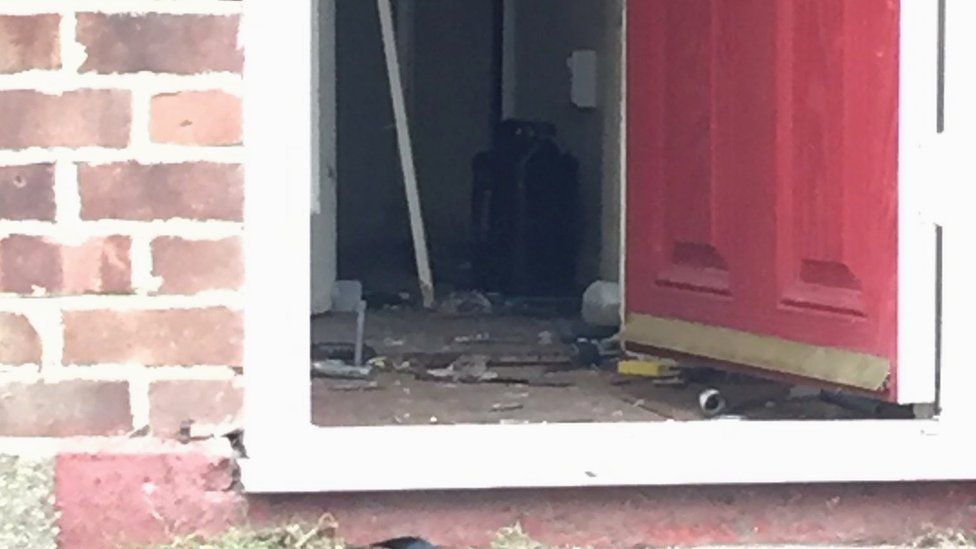 Northolt armed stand-off: Police actions to be reviewed - BBC News