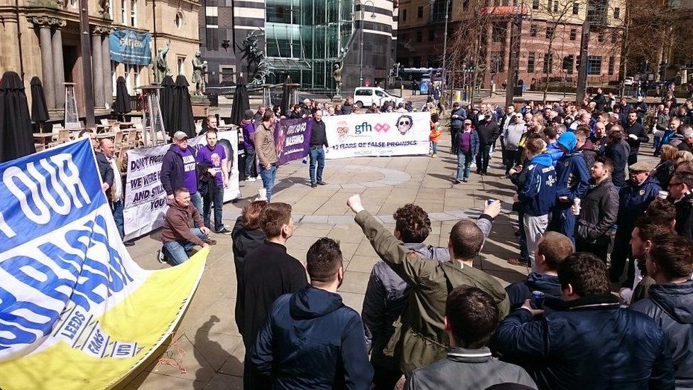 Leeds United fans hold protest over club ownership - BBC News