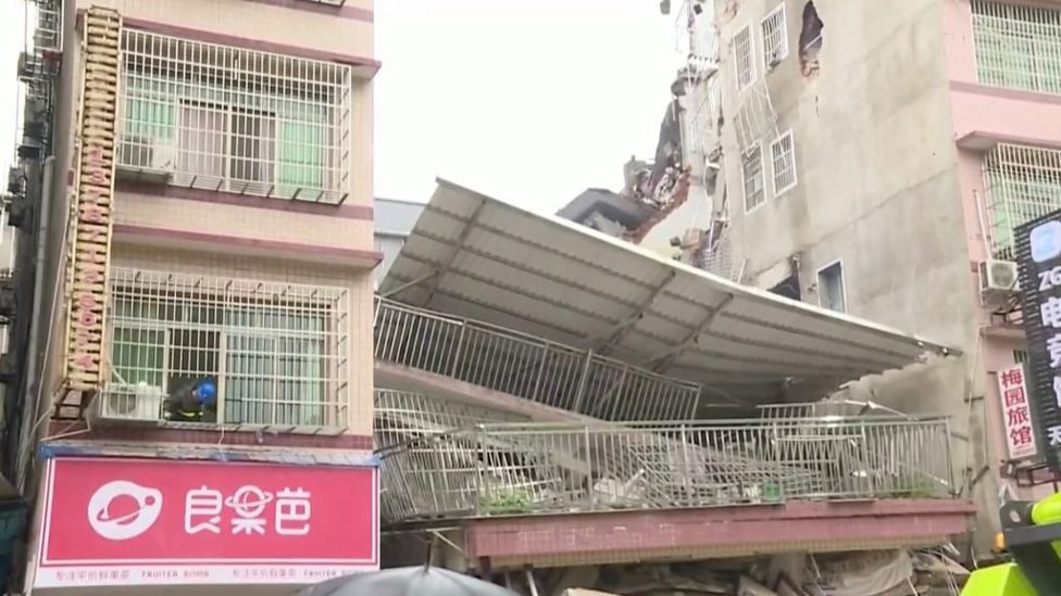 Nine people arrested in China over Changsha building collapse - BBC News