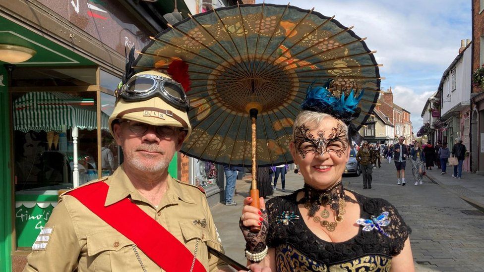 Lincoln Steampunk festival attracts thousands with 'colour in darkness ...