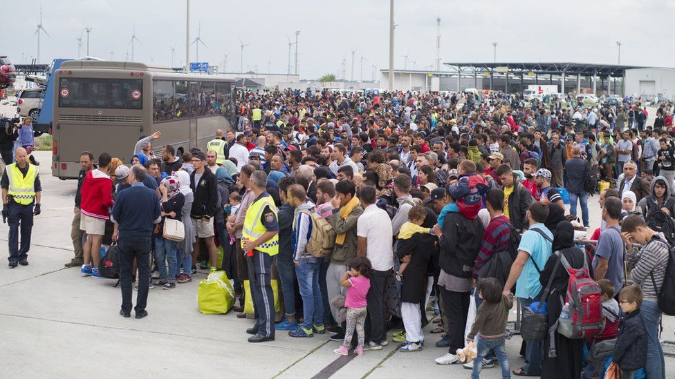 Migrant crisis: In pictures - BBC News