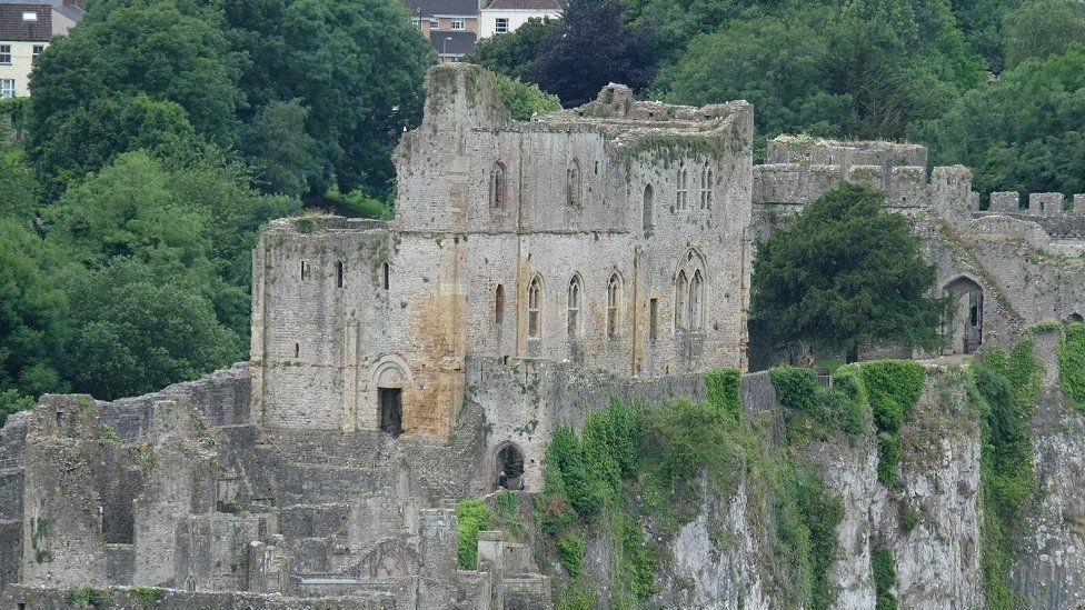 Chepstow: Town steeped in history celebrates 950 years - BBC News