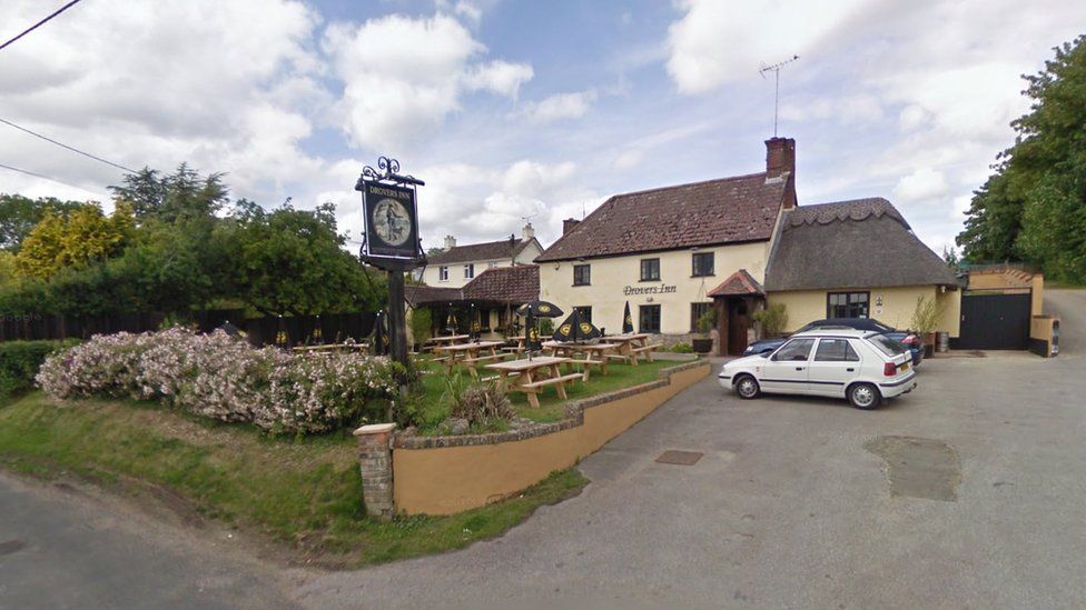 Gussage All Saints' Drovers Inn campaigners buy their pub - BBC News
