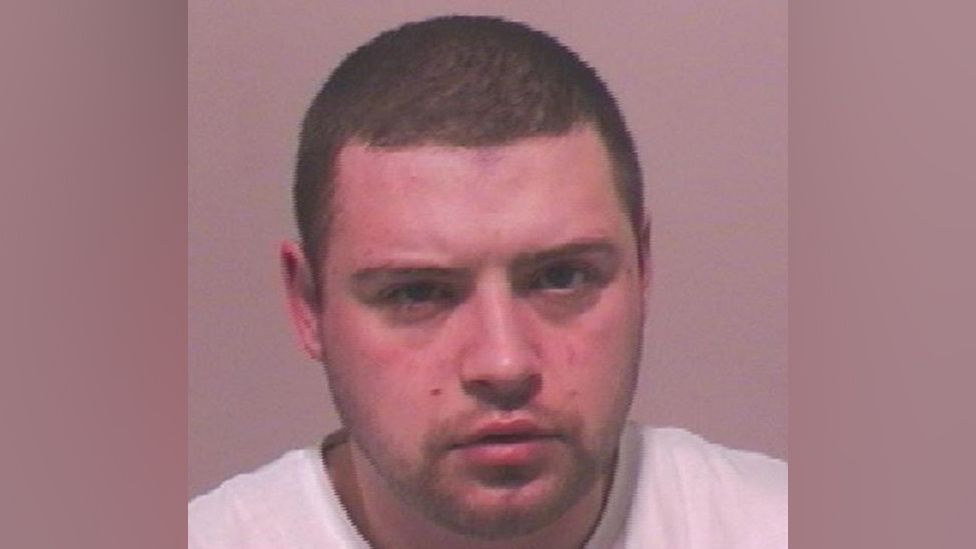 Christopher Graham guilty of friend's 'mutilation' murder - BBC News