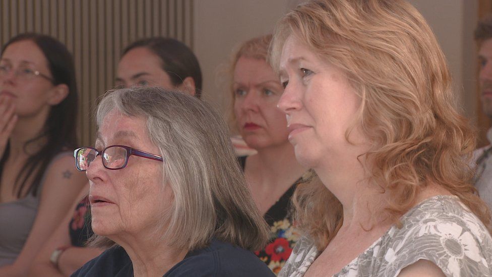 'Celebrating life with no need for church' - BBC News