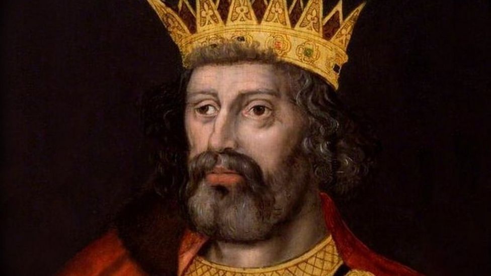 Schoolboy, 11, crowned King of England at Gloucester Cathedral - BBC News