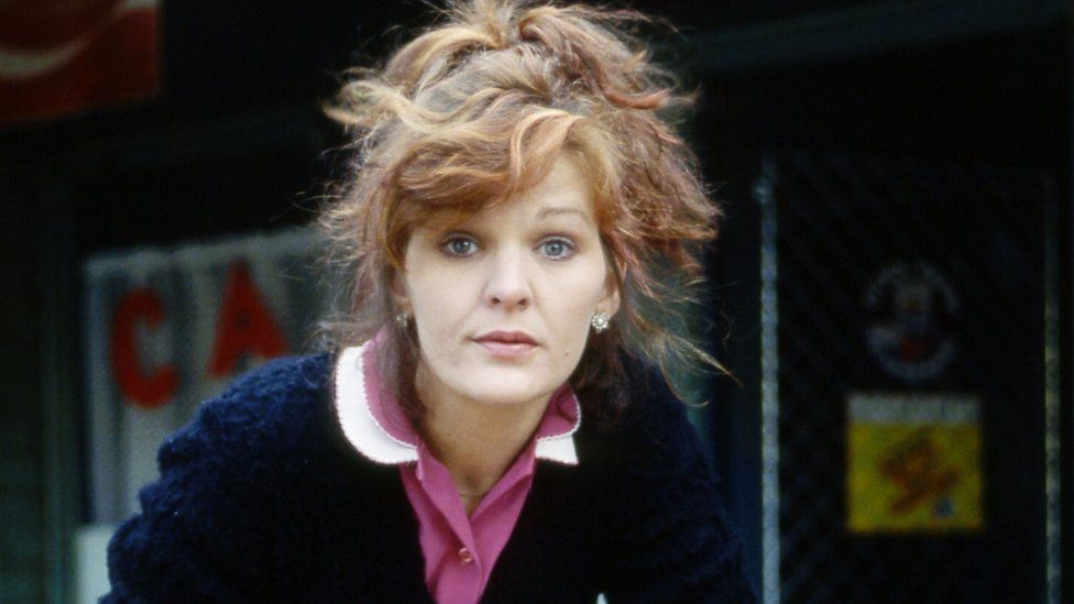 Sandy Ratcliff: EastEnders actress dies aged 70 - BBC News