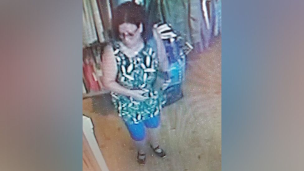 Mary Monkman: Missing mum's family in plea for contact - BBC News