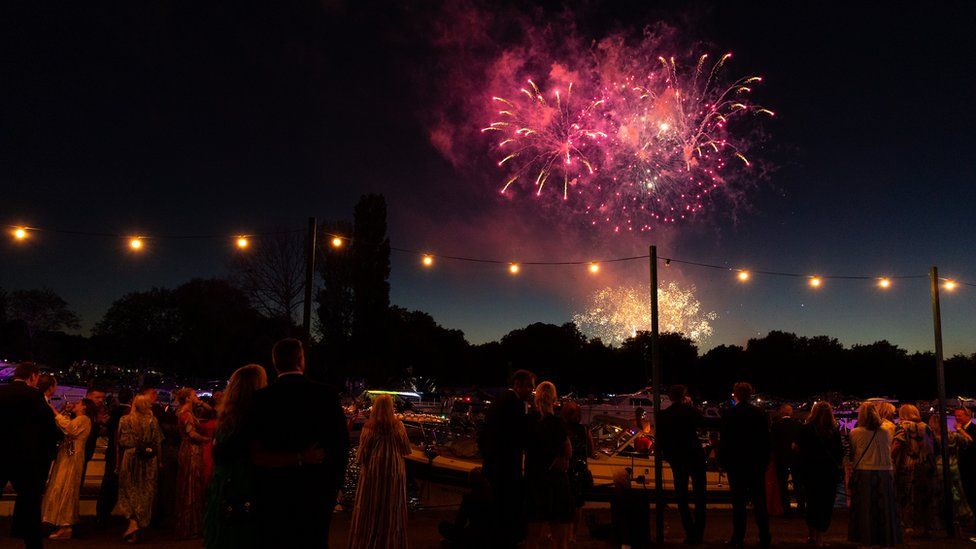 In pictures: Henley Festival draws to a close - BBC News