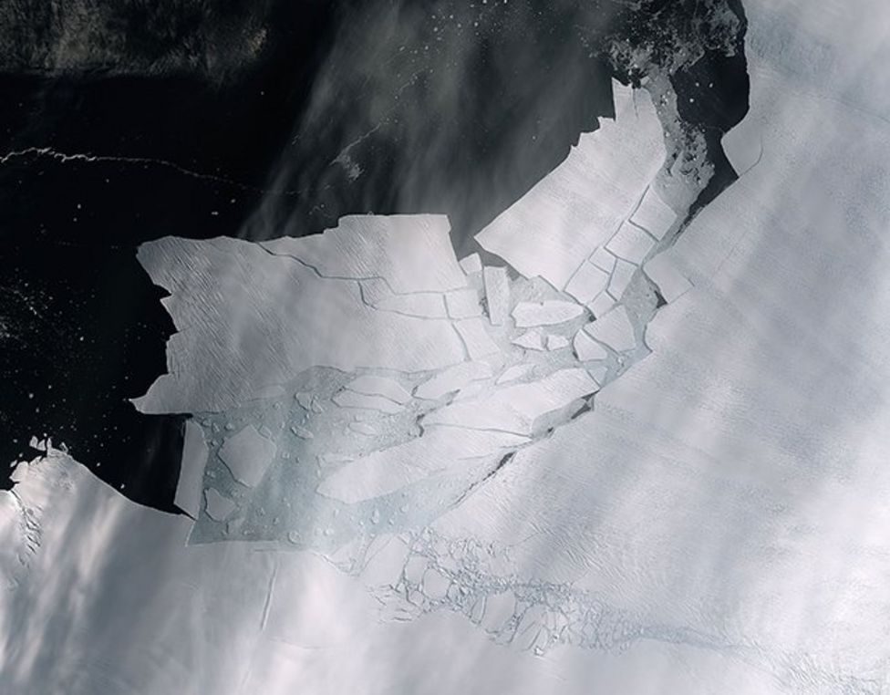 Antarctica's big new iceberg: Up close with B49 - BBC News