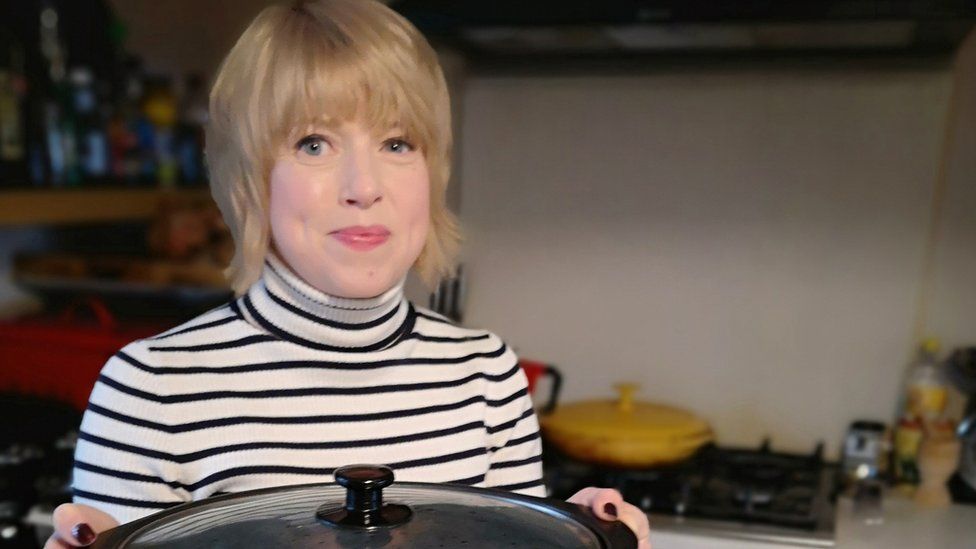 Lowri Gwyn: Beth sy' 'na i de? - BBC Cymru Fyw