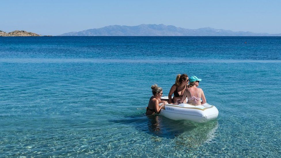 Coronavirus: Greece restarts tourist flights as Europe reopens further ...