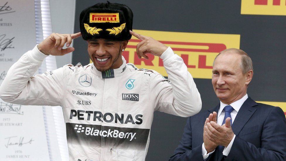 Week in pictures: 10-16 October 2015 - BBC News