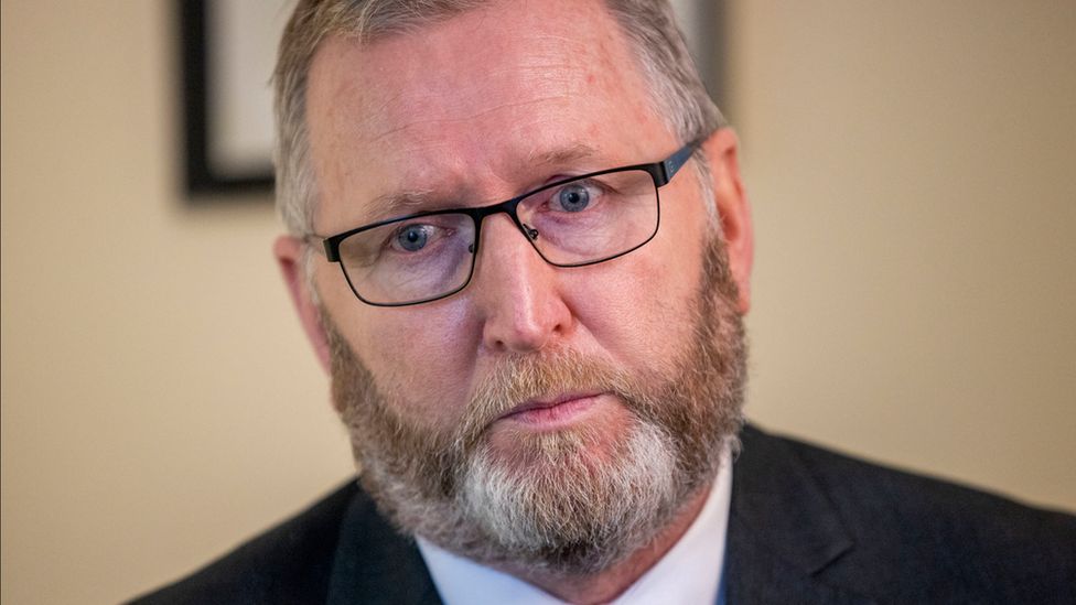 Queen Elizabeth II: Northern Ireland and the Republic pay tribute - BBC ...