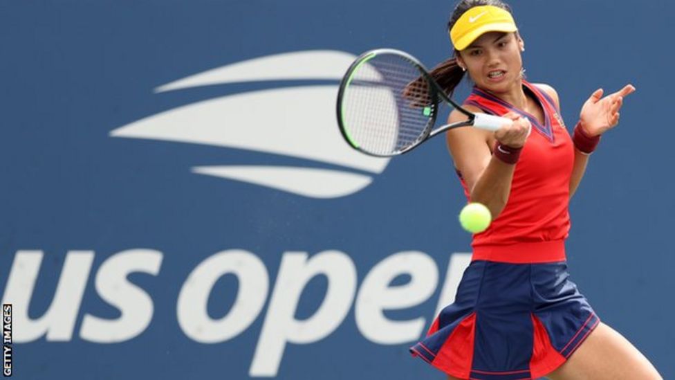 US Open 2021: Emma Raducanu wins on New York main-draw debut - BBC Sport