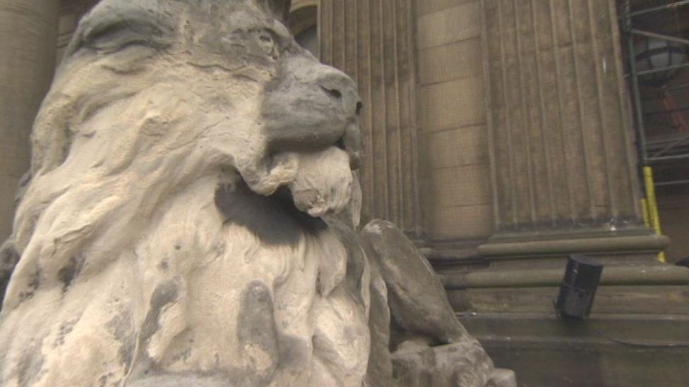 Leeds talking statues voiced by Gemma Whelan and Vic Reeves - BBC News