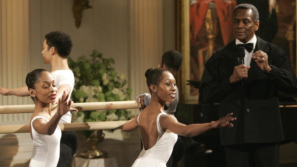 Pioneering US ballet dancer Arthur Mitchell dies at 84 - BBC News