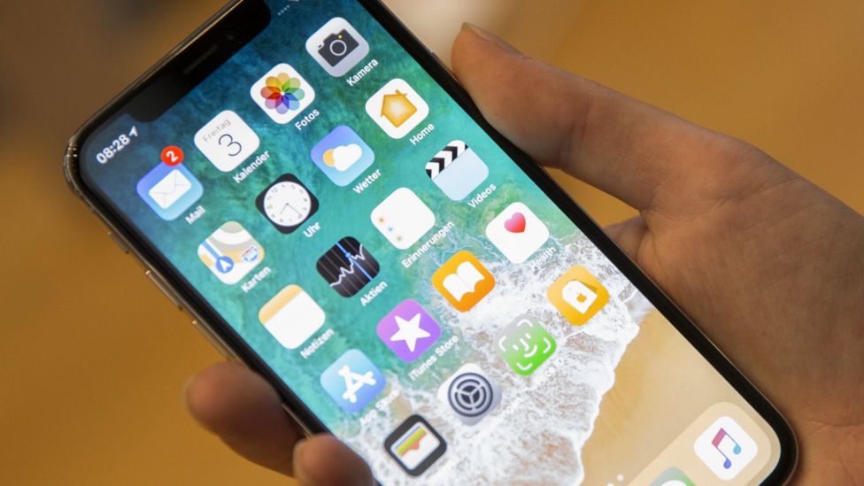 Apple explains Face ID on-stage failure - BBC News