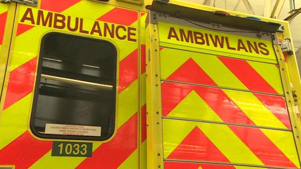Welsh Ambulance Service 'turns corner' - minister - BBC News