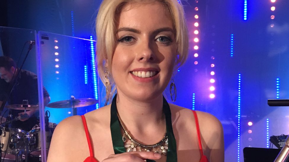 Rhydian Jenkins yn ennill Ysgoloriaeth Bryn Terfel - BBC Cymru Fyw