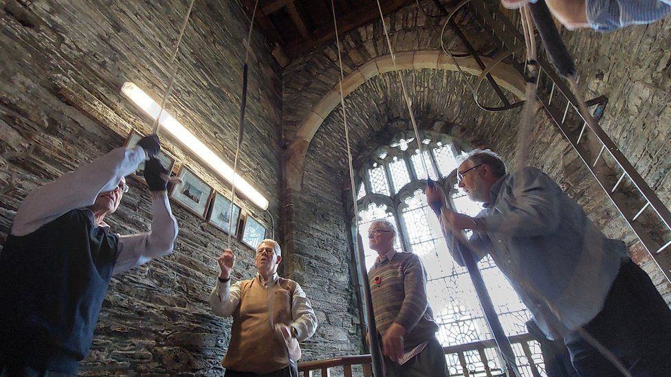 Bell-ringers want more young people to get involved - BBC News