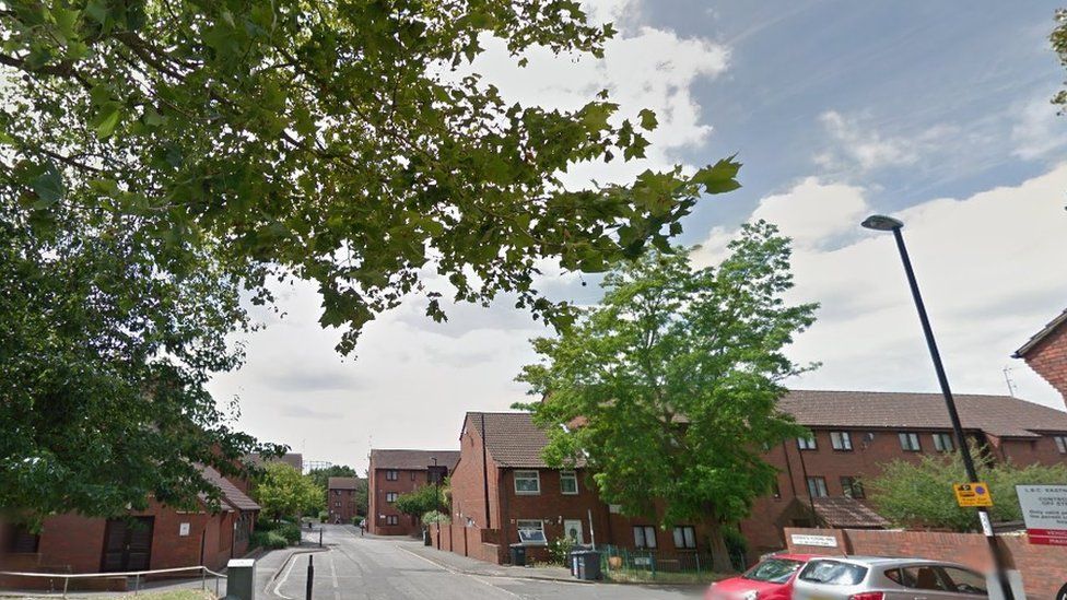 Croydon Shooting Leaves Man Dead Bbc News