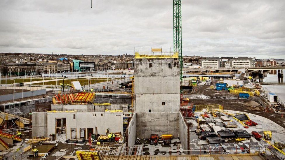 Architect Kengo Kuma 'very happy' at V&A Dundee progress - BBC News
